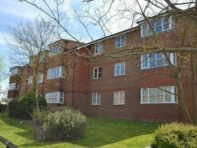 2 bedroom apartment for rent in Farriers Road Epsom KT17