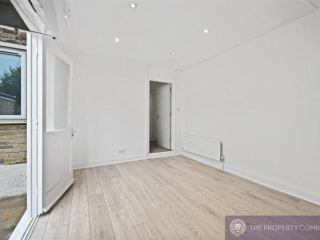 2 bedroom apartment for rent in Ferme Park Road, Crouch End, London, N8
