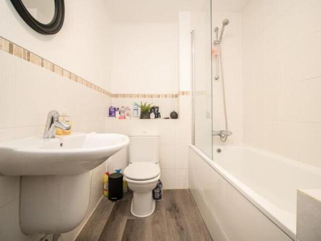 2 bedroom apartment for rent in Ffordd Ty Unnos, Heath, Cardiff, CF14