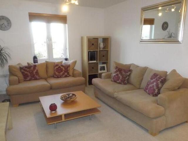2 Bedroom Apartment For Rent In Ffordd Garthorne