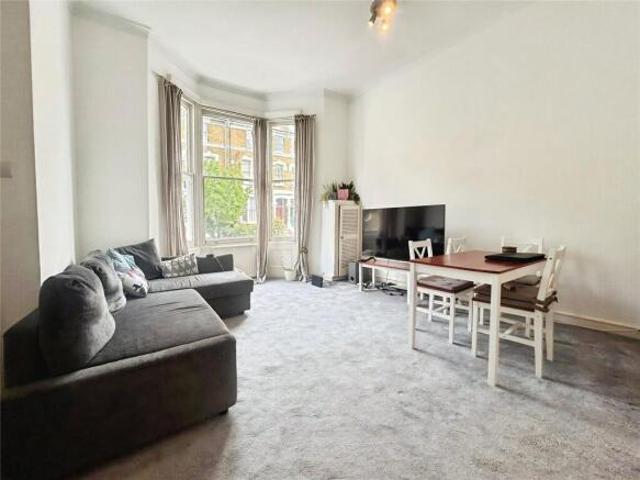 2 bedroom apartment for rent in Fielding Road, London, W14