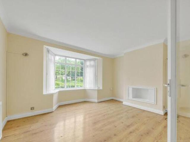 2 Bedroom Apartment For Rent In Finchley, London