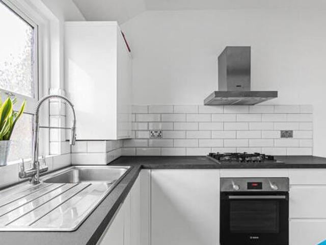 2 Bedroom Apartment For Rent In Finchley, London