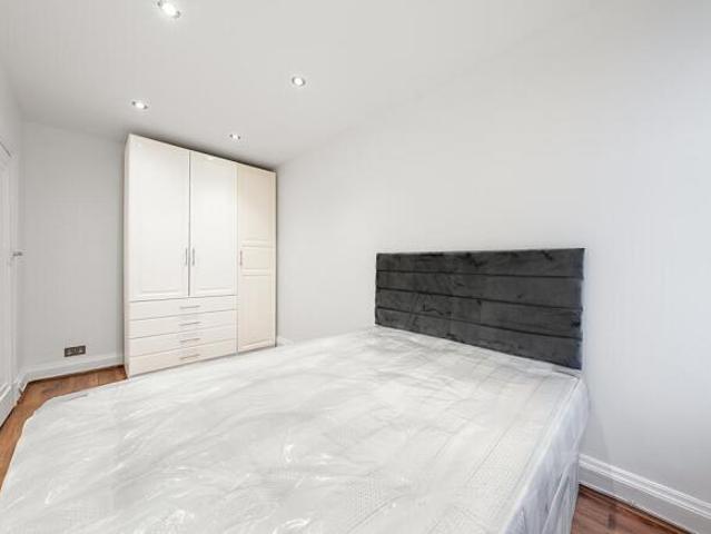 2 bedroom apartment for rent in Finchley Road, London, NW11