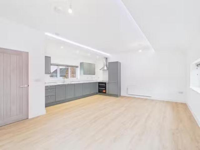 2 bedroom apartment for rent in Fishers Courtyard, Breedon On.