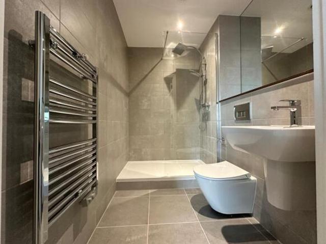 2 bedroom apartment for rent in Springwell Gardens, Leeds City Centre, LS12