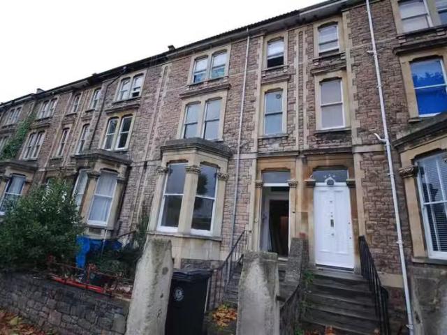 2 bedroom apartment for rent in First Floor Flat Alma Vale Roa.