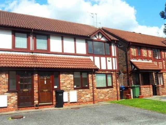 2 bedroom apartment for rent in Firwood Close Offerton Stockport Cheshire SK2