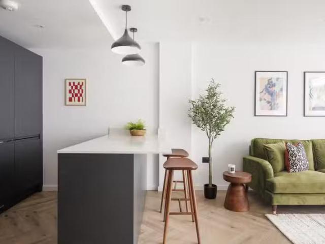 2 bedroom apartment for rent in Flat 14, 1 Waterson Street, Lo.