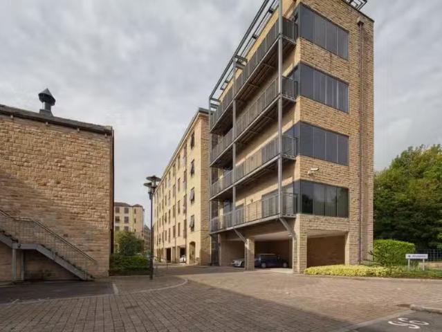 2 bedroom apartment for rent in Flat 194, Melting Point, Hudde.