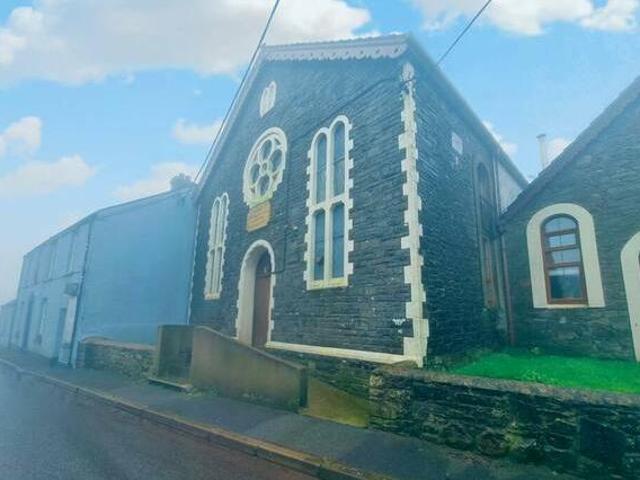 2 bedroom apartment for rent in Flat 1 Capel Seion Heol Llansaint Llansaint Kidwelly SA17