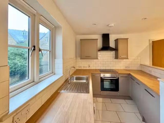 2 bedroom apartment for rent in Flat 4, Black Jack Street, Cir.