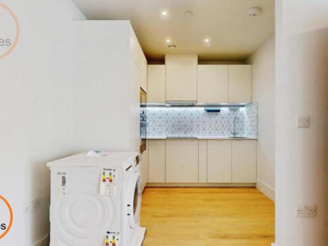2 bedroom apartment for rent in Flat 6, Coombe Hill House, Beverley Way, London, SW20