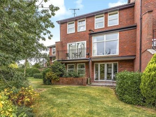 2 bedroom apartment for rent in Fountain Gardens Windsor Berkshire SL4