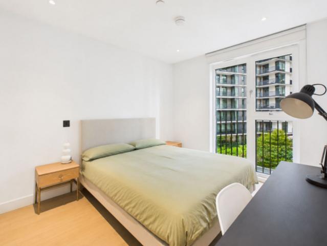 2 bedroom apartment for rent in Fountain Park Way, London, W12