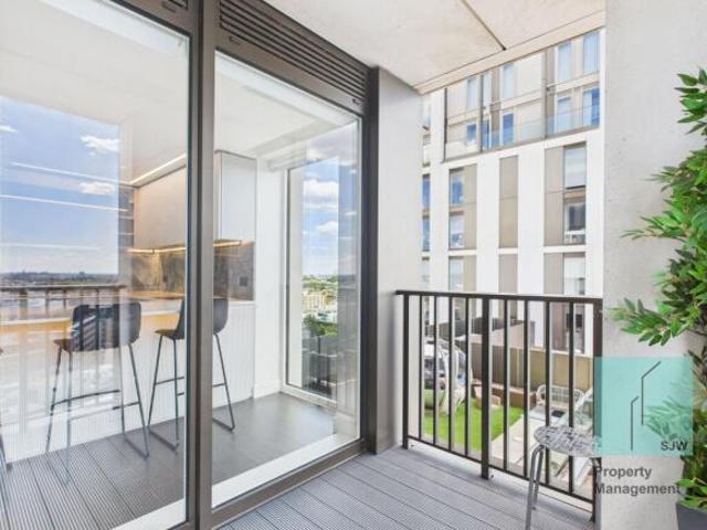 2 bedroom apartment for rent in Fountain Park Way, London, W12