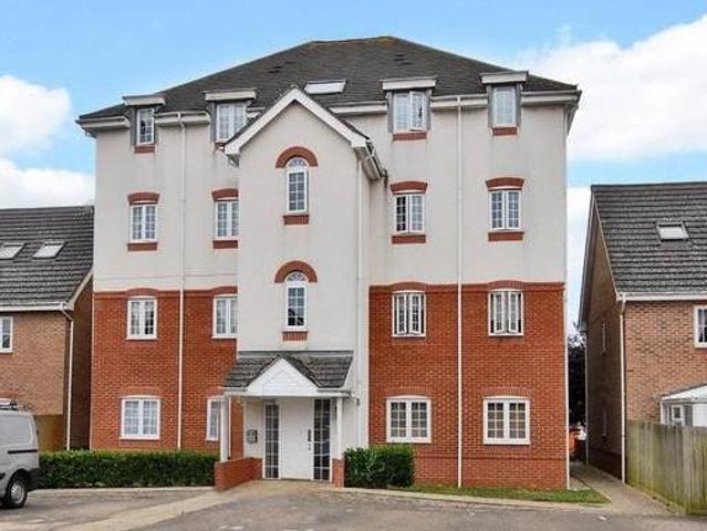 2 bedroom apartment for rent in Fox Court Aldershot GU12