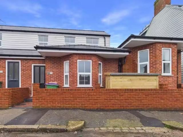 2 bedroom apartment for rent in Frampton Road, Hythe, CT21