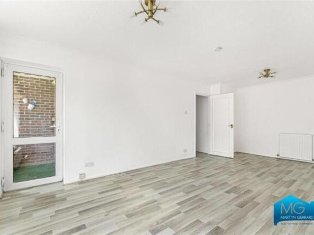 2 bedroom apartment for rent in Freshfield Drive, London, N14