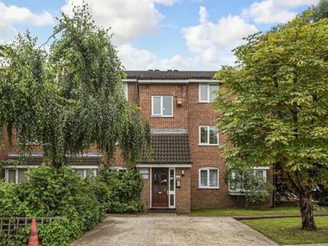 2 Bedroom Apartment For Rent In Friern Barnet