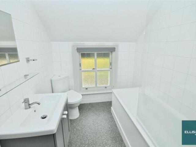 2 bedroom apartment for rent in Friern Park, North Finchley, N12