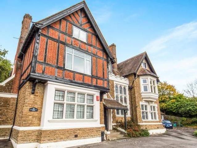 2 bedroom apartment for rent in Guildown Road Guildford GU2