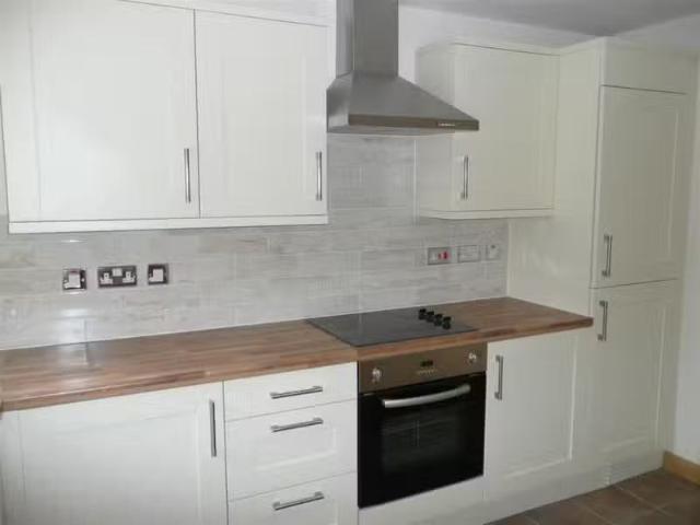 2 bedroom apartment for rent in Gable Crest, Stibbs Hill, Bris.