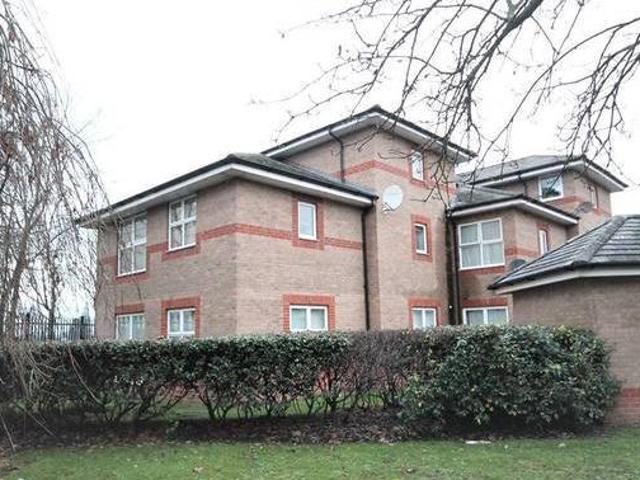 2 bedroom apartment for rent in Garner Court Douglas Road Staines Middlesex TW19