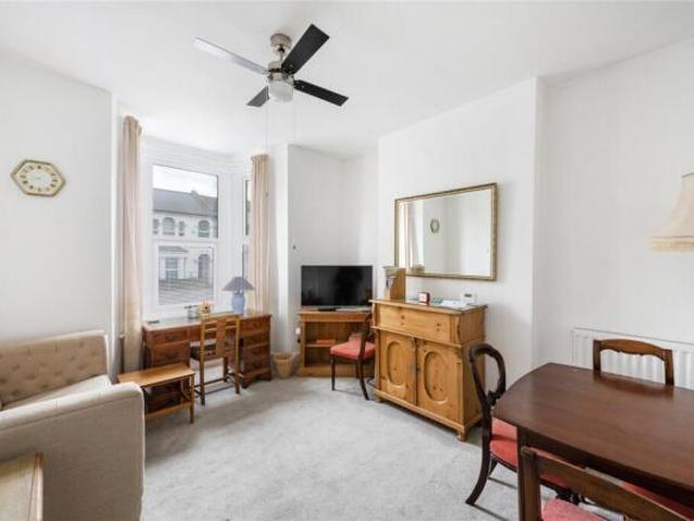 2 bedroom apartment for rent in Garratt Lane, London, SW17