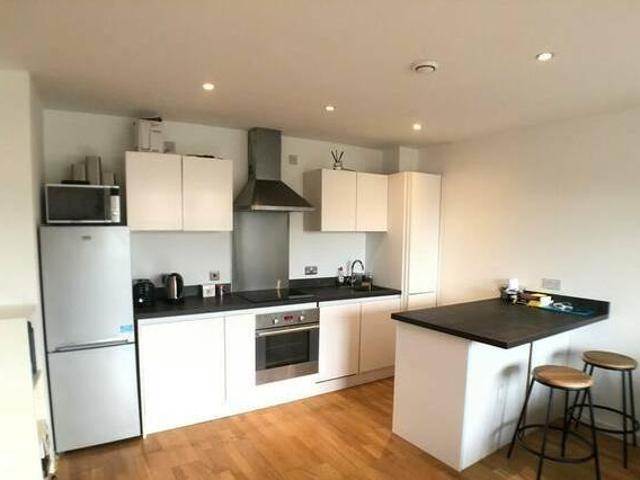 2 bedroom apartment for rent in Gateway South Leeds City Centre LS9