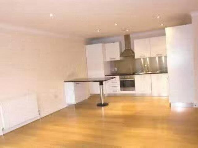 2 bedroom apartment for rent in Gladbeck Way, Enfield, London.