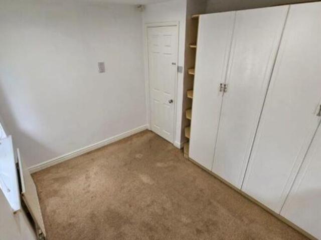2 bedroom apartment for rent in Gledhow Valley Road, Leeds, LS17 6LX, LS17