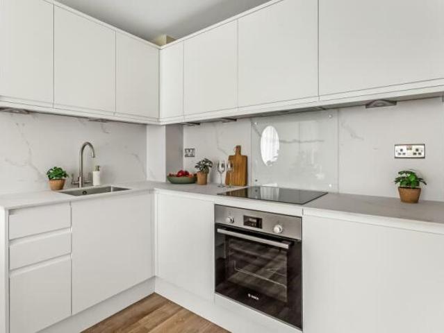 2 bedroom apartment for rent in Golden House, Power Close, Guildford, GU1