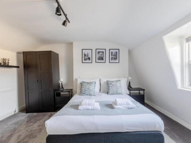 2 bedroom apartment for rent in Goldhawk Road, London, W12
