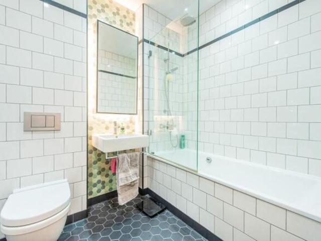 2 bedroom apartment for rent in Grantham House, Botanic Square, London, E14