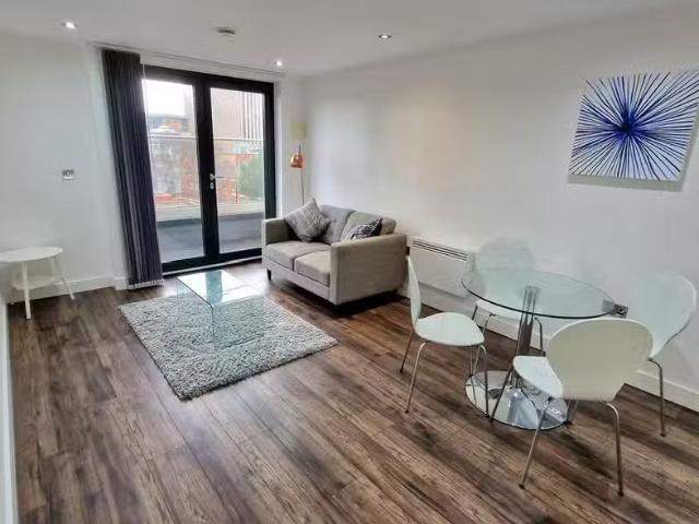 2 bedroom apartment for rent in Granville Lofts, 190 Holliday.