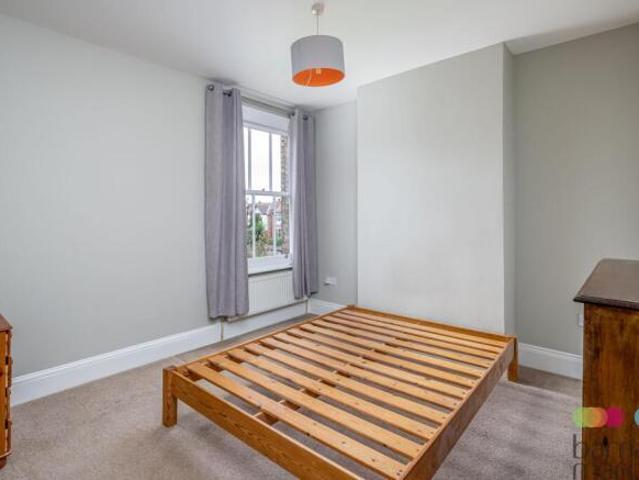 2 bedroom apartment for rent in Granville Road, N12