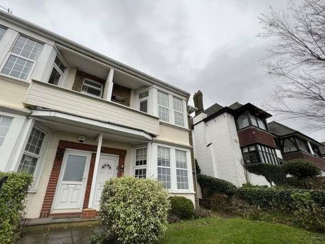 2 bedroom apartment for rent in Grand Parade LeighOnSea SS9