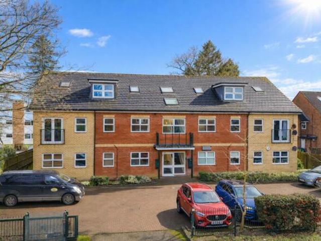 2 bedroom apartment for rent in Grandfield Avenue, Watford, WD17