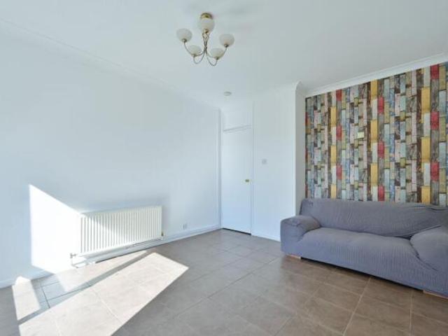 2 bedroom apartment for rent in Grandfield Avenue, Watford, WD17