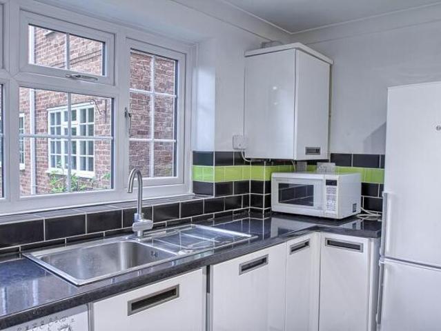 2 bedroom apartment for rent in Grange Wood Court, LS16. Good sized accomodation with good light. LS16