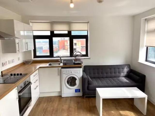 2 bedroom apartment for rent in Great Charles Street Queensway.