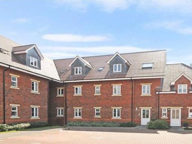 2 bedroom apartment for rent in Green Farm Road Newport Pagnell Buckinghamshire MK16