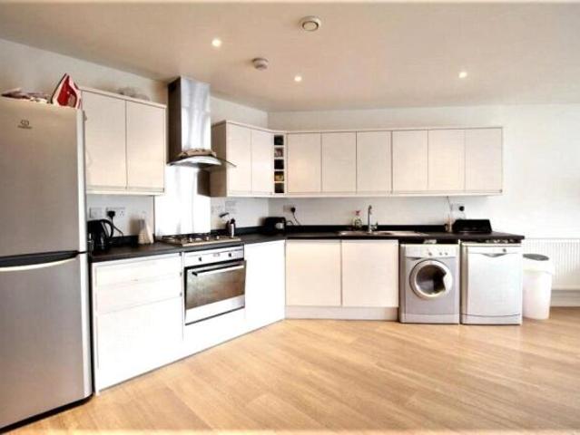 2 bedroom apartment for rent in Green Lanes, Palmers Green, London, N13