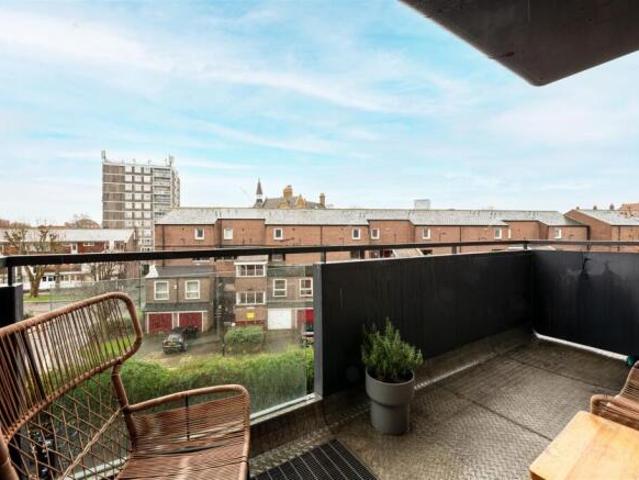 2 bedroom apartment for rent in Green Walk, London, SE1