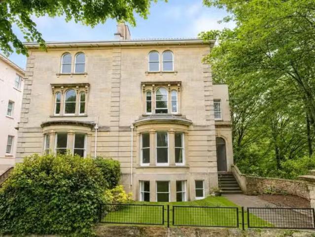 2 bedroom apartment for rent in Ground Floor Flat, Chertsey Ro.