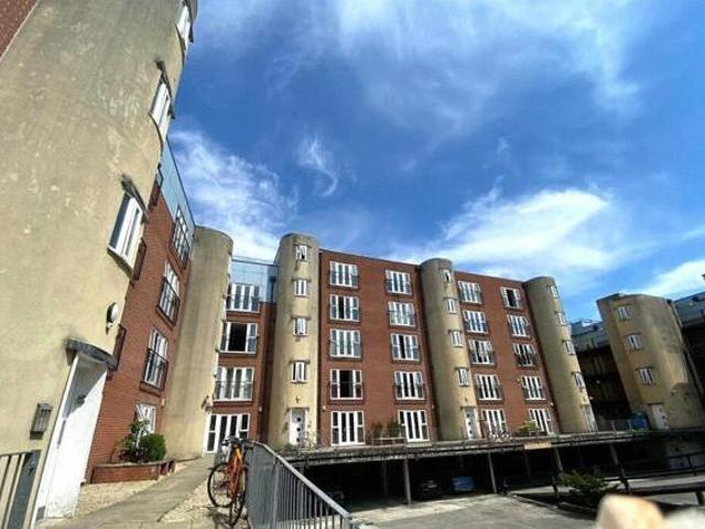 2 Bedroom Apartment For Rent In Hulme, Manchester City Centre