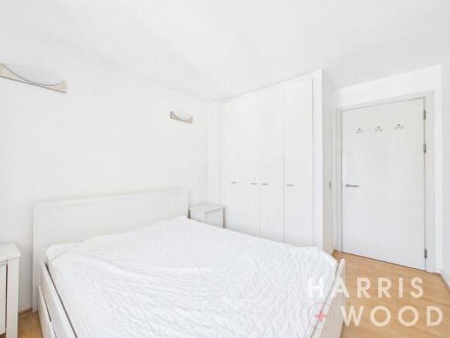 2 bedroom apartment for rent in Hutchings Street, London, E14