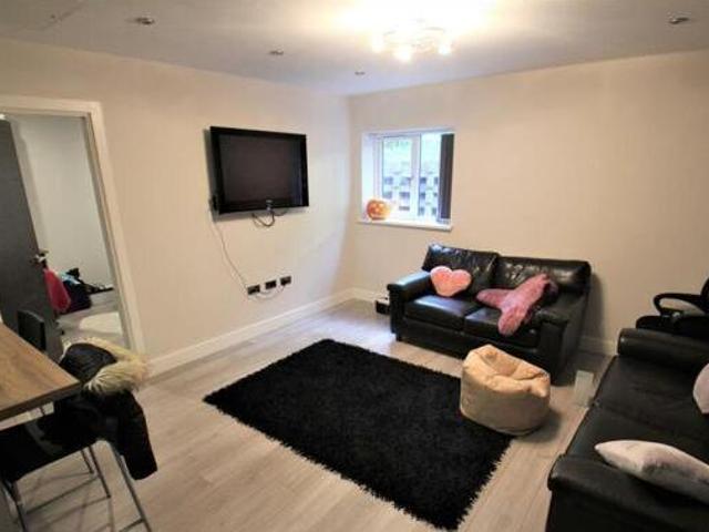 2 Bedroom Apartment For Rent In Hyde Park, Leeds