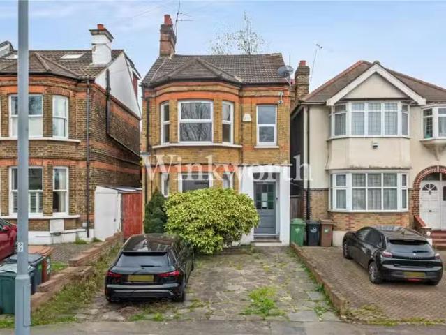 2 bedroom apartment for rent in Hale End Road, Woodford Green.